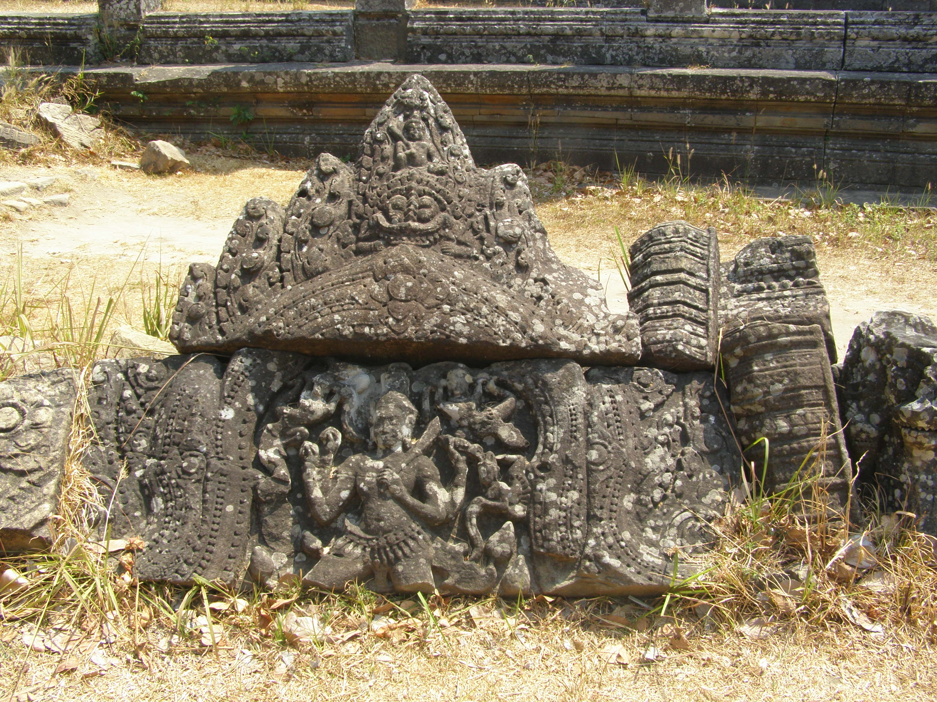 BUDDHIST NATIONS THAILAND AND CAMBODIA ARE FIGHTING OVER A 12350 YEAR ...