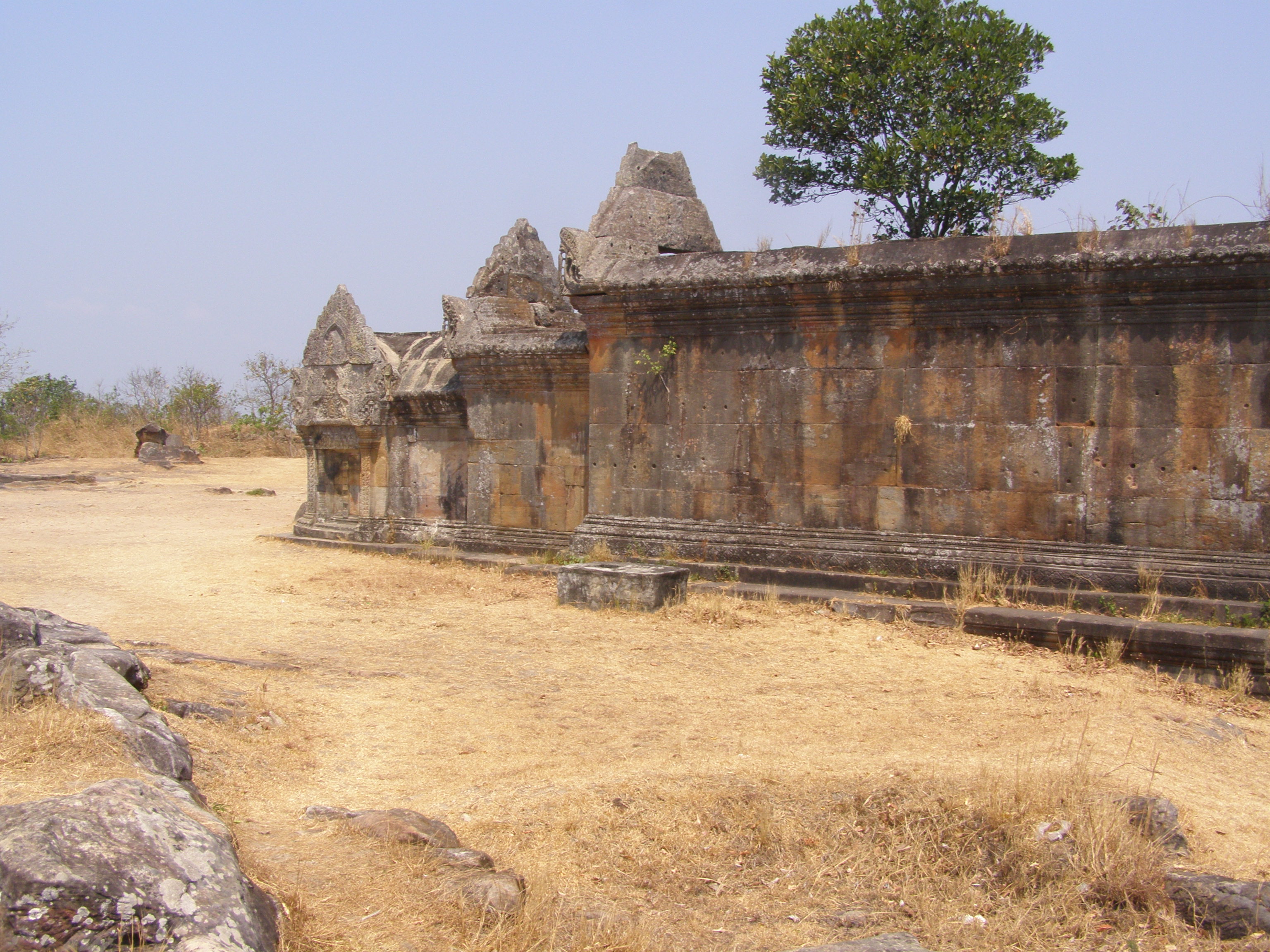 BUDDHIST NATIONS THAILAND AND CAMBODIA ARE FIGHTING OVER A 12350 YEAR ...