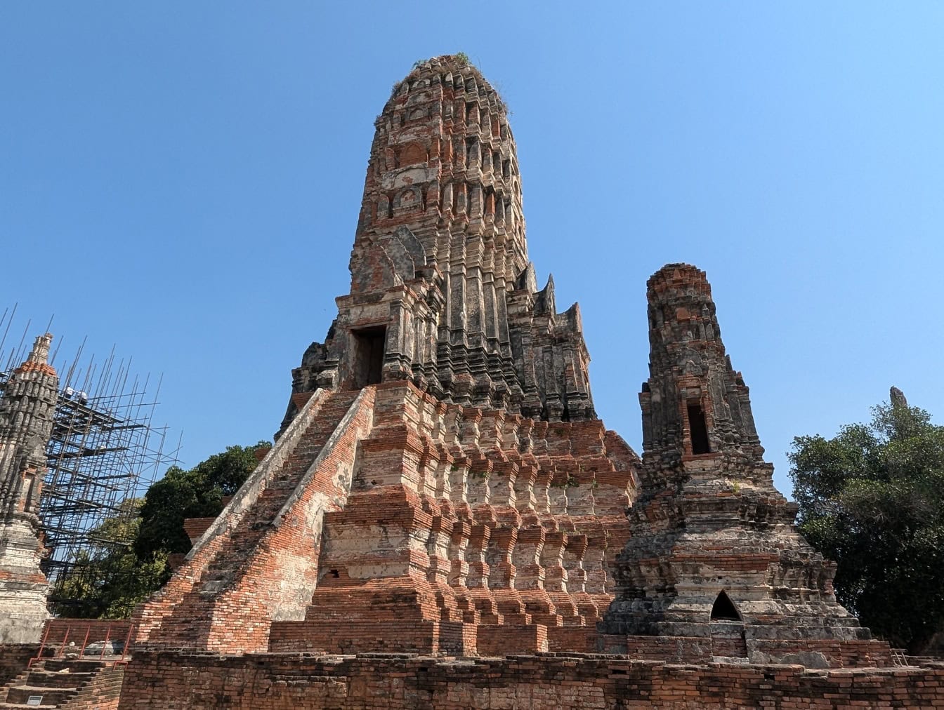 THE HINDU TEMPLE OF WAT CHAIWATTHANARAM IN THAILAND IS 12400 YEARS OLD ...